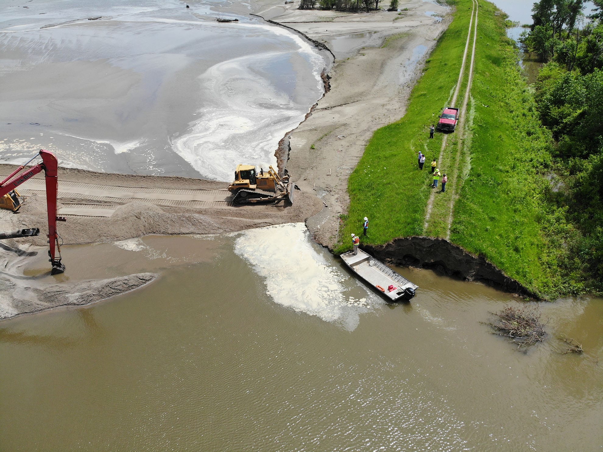 GLDD Emergency Response Efforts: Missouri River Levee Breach | Dredging Contractors of America